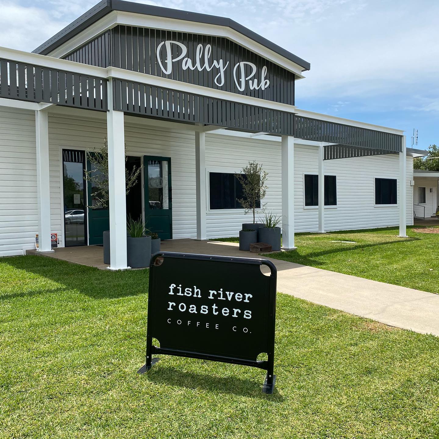 About Us - Pally Pub